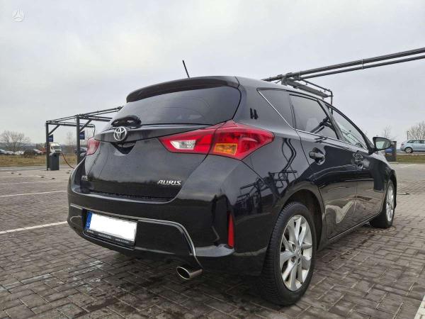 Melns Toyota Auris 2013 Kauņa, ar dzinēja tilpumu 1.60 L un nobraukumu 223 tūkst. km par 7500 €, foto 3 vietnē AUTOMOTO.COM.LV