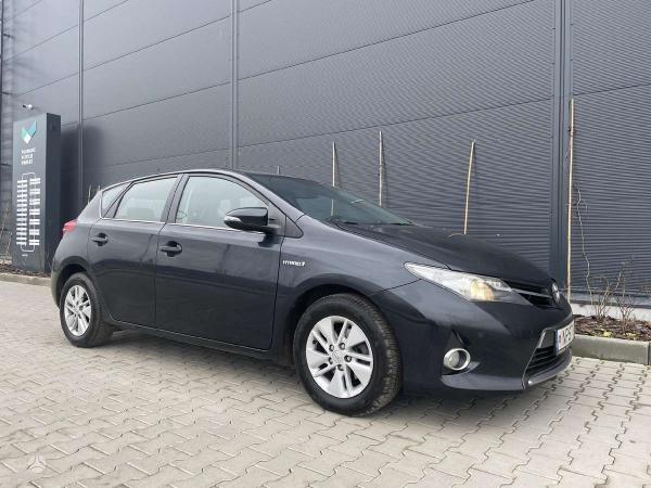 Black Toyota Auris 2013 in Vilnius, with an engine capacity of 1.80 L and mileage of 214 thousand km for 7990 €, photo 3 on AUTOMOTO.COM.LV