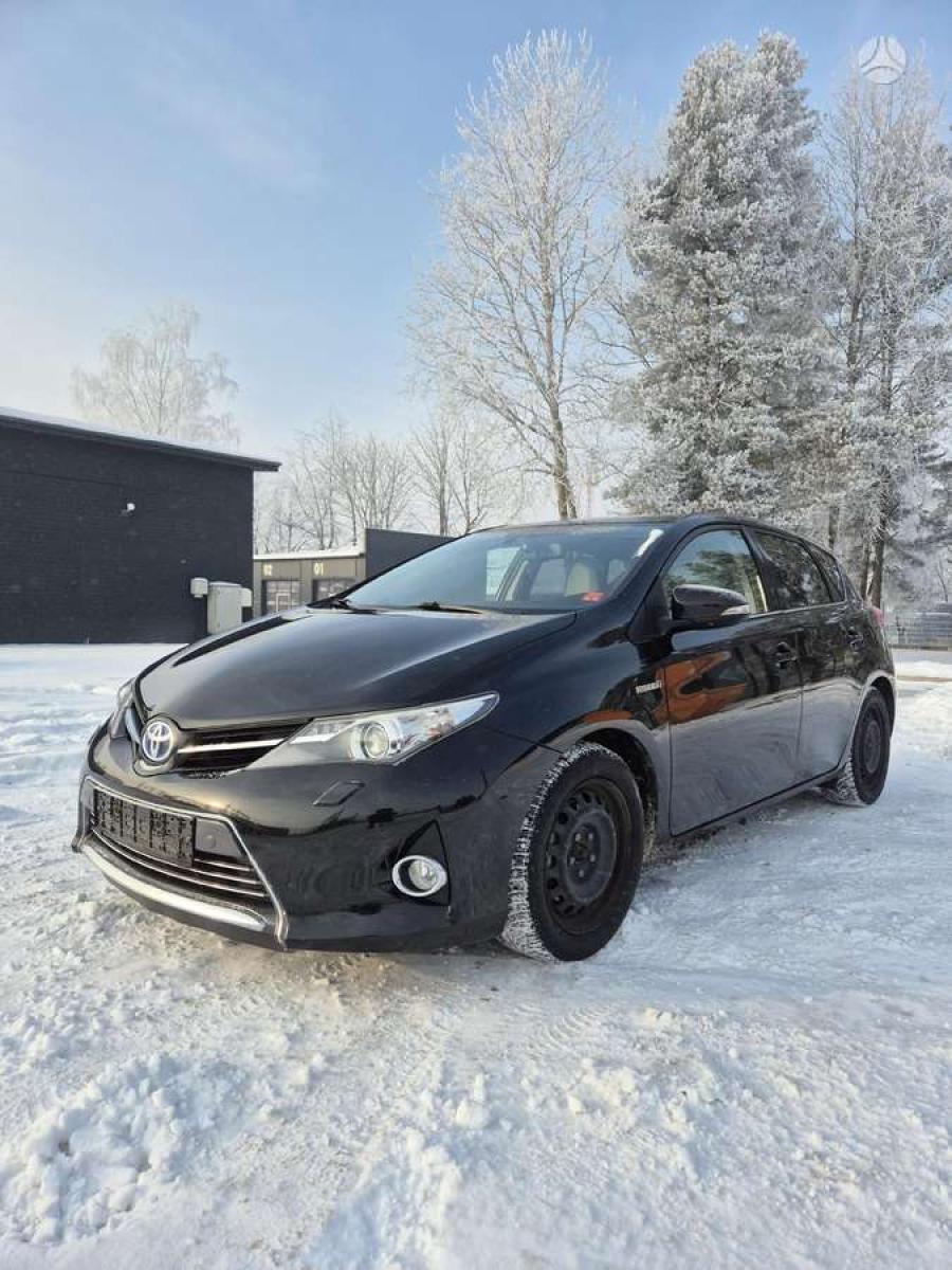 Melns Toyota Auris 2013 Šauļi, ar dzinēja tilpumu 1.80 L un nobraukumu 202 tūkst. km par 7900 €, foto 3 vietnē AUTOMOTO.COM.LV