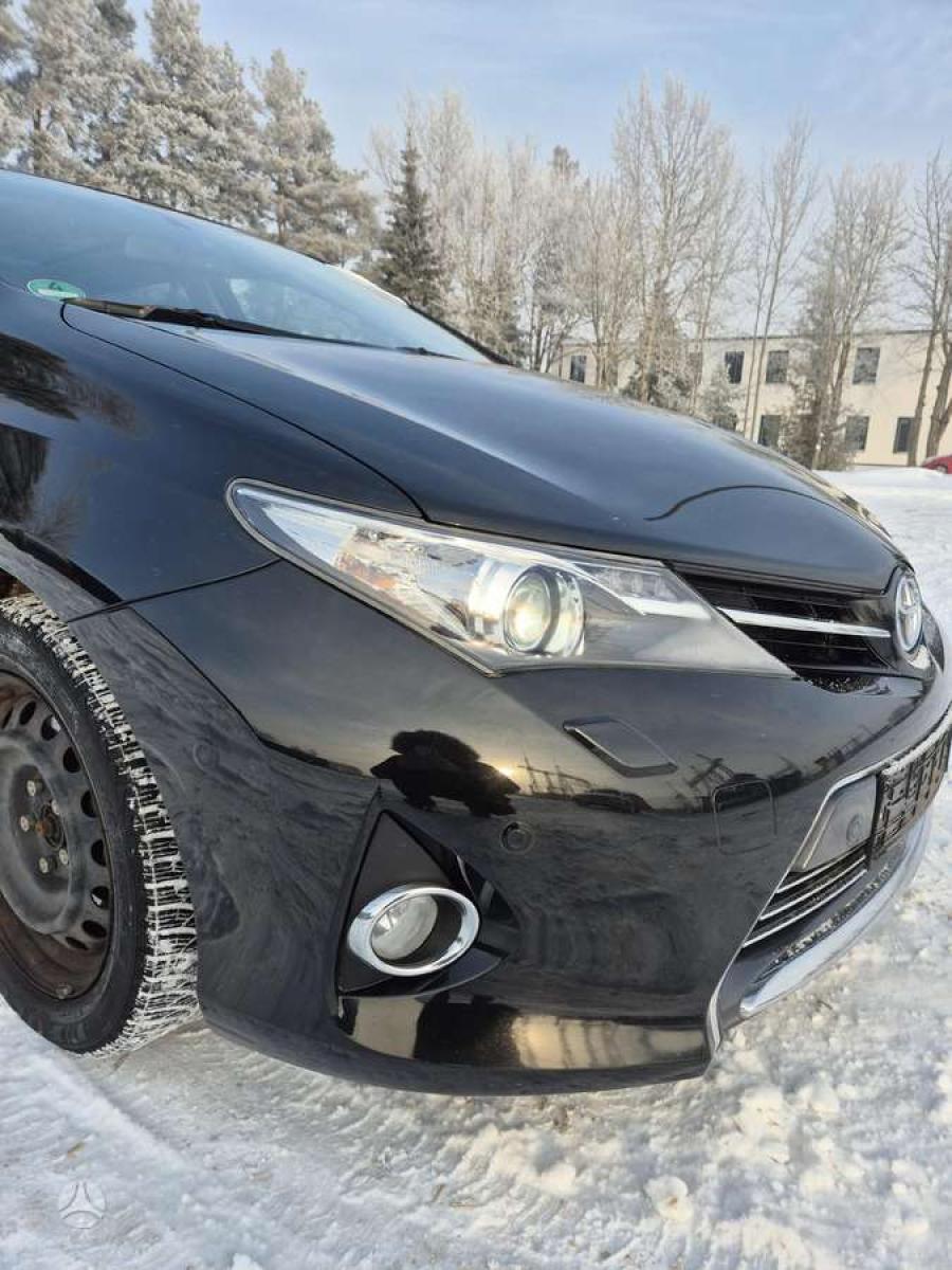 Melns Toyota Auris 2013 Šauļi, ar dzinēja tilpumu 1.80 L un nobraukumu 202 tūkst. km par 7900 €, foto 9 vietnē AUTOMOTO.COM.LV