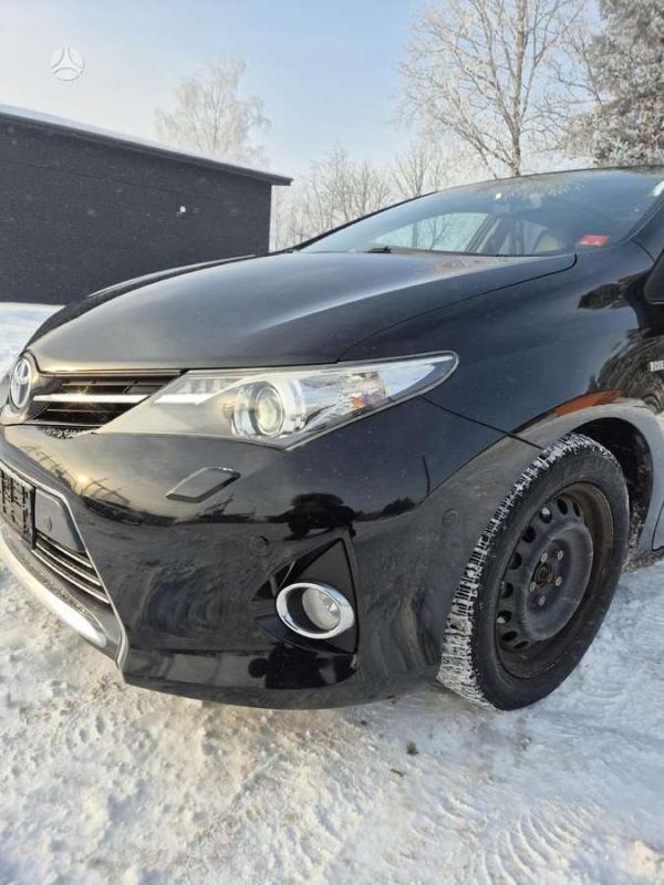 Melns Toyota Auris 2013 Šauļi, ar dzinēja tilpumu 1.80 L un nobraukumu 202 tūkst. km par 7900 €, foto 10 vietnē AUTOMOTO.COM.LV