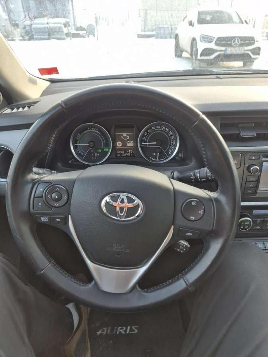 Melns Toyota Auris 2013 Šauļi, ar dzinēja tilpumu 1.80 L un nobraukumu 202 tūkst. km par 7900 €, foto 27 vietnē AUTOMOTO.COM.LV