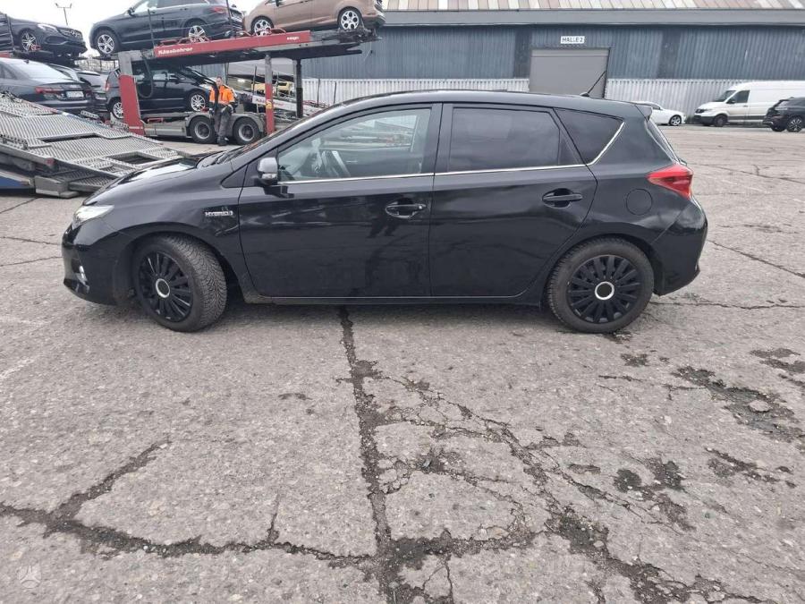 Melns Toyota Auris 2013 Šauļi, ar dzinēja tilpumu 1.80 L un nobraukumu 202 tūkst. km par 7900 €, foto 32 vietnē AUTOMOTO.COM.LV