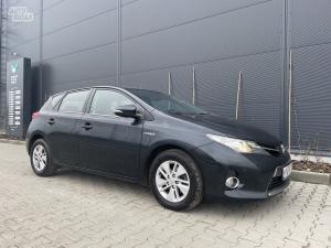 Black Toyota Auris 2013 in Vilnius, with an engine capacity of 1.80 L and mileage of 214 thousand km for 7990 €, photo 3 on AUTOMOTO.COM.LV