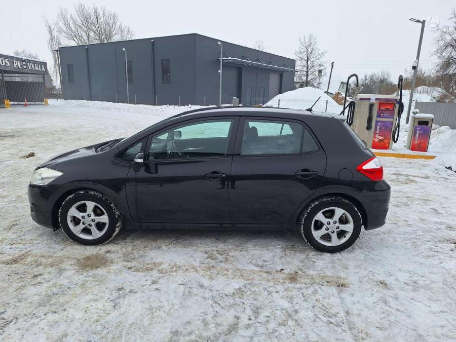 Black Toyota Auris 2013 in Vilkaviskis, with an engine capacity of 1.60 L and mileage of 229 thousand km for 4650 €, photo 2 on AUTOMOTO.COM.LV