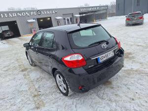 Black Toyota Auris 2013 in Vilkaviskis, with an engine capacity of 1.60 L and mileage of 229 thousand km for 4650 €, photo 3 on AUTOMOTO.COM.LV