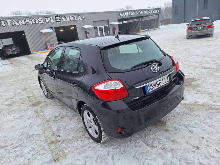 Black Toyota Auris 2013 in Vilkaviskis, with an engine capacity of 1.60 L and mileage of 229 thousand km for 4650 €, photo 3 on AUTOMOTO.COM.LV