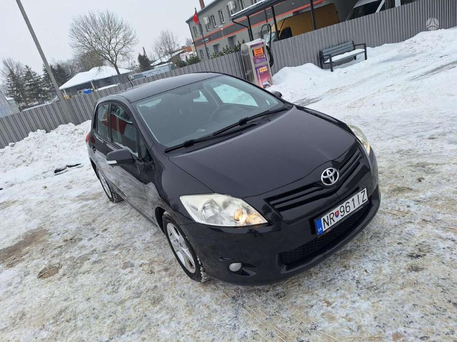 Black Toyota Auris 2013 in Vilkaviskis, with an engine capacity of 1.60 L and mileage of 229 thousand km for 4650 €, photo 7 on AUTOMOTO.COM.LV