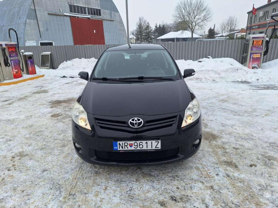 Black Toyota Auris 2013 in Vilkaviskis, with an engine capacity of 1.60 L and mileage of 229 thousand km for 4650 €, photo 8 on AUTOMOTO.COM.LV