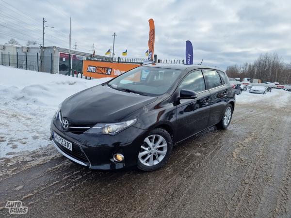 Black Toyota Auris 2013 in Kaunas, with an engine capacity of 1.40 L and mileage of 185 thousand km for 5700 €, photo 1 on AUTOMOTO.COM.LV