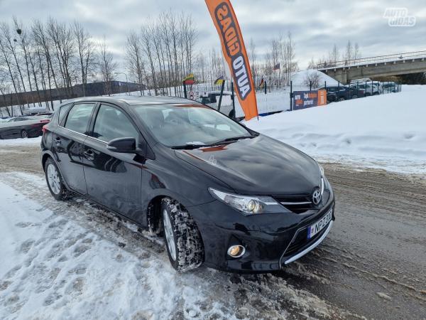 Black Toyota Auris 2013 in Kaunas, with an engine capacity of 1.40 L and mileage of 185 thousand km for 5700 €, photo 3 on AUTOMOTO.COM.LV