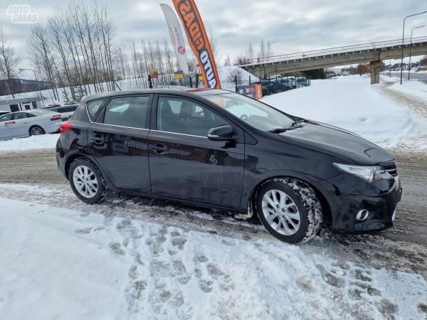 Black Toyota Auris 2013 in Kaunas, with an engine capacity of 1.40 L and mileage of 185 thousand km for 5700 €, photo 5 on AUTOMOTO.COM.LV