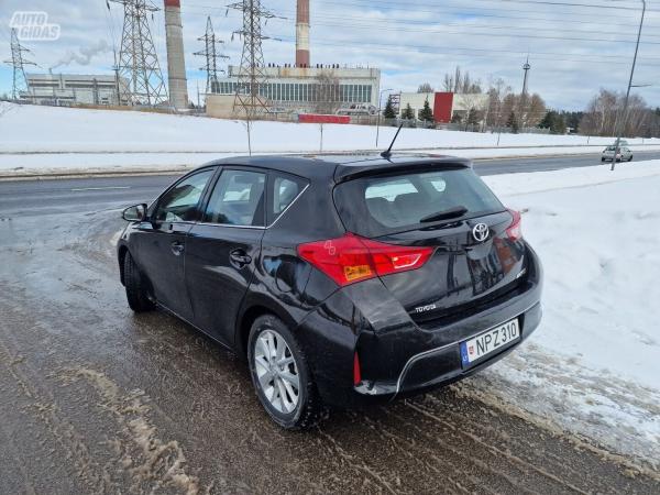 Black Toyota Auris 2013 in Kaunas, with an engine capacity of 1.40 L and mileage of 185 thousand km for 5700 €, photo 8 on AUTOMOTO.COM.LV