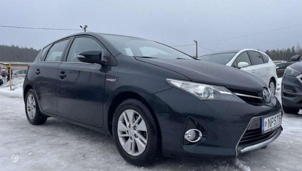 Melns Toyota Auris 2013 Viļņa, ar dzinēja tilpumu 1.80 L un nobraukumu 214 tūkst. km par 7750 €, foto 1 vietnē AUTOMOTO.COM.LV