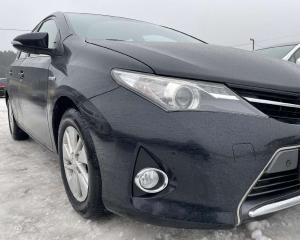 Black Toyota Auris 2013 in Vilnius, with an engine capacity of 1.80 L and mileage of 214 thousand km for 7750 €, photo 2 on AUTOMOTO.COM.LV