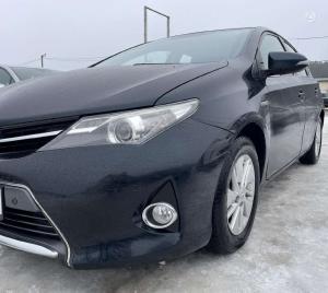 Black Toyota Auris 2013 in Vilnius, with an engine capacity of 1.80 L and mileage of 214 thousand km for 7750 €, photo 4 on AUTOMOTO.COM.LV