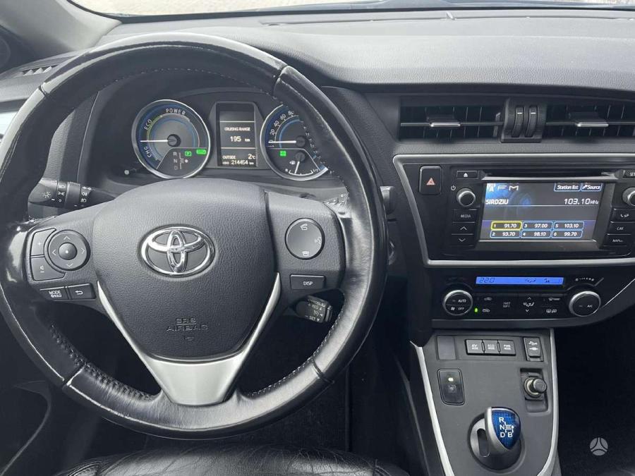Black Toyota Auris 2013 in Vilnius, with an engine capacity of 1.80 L and mileage of 214 thousand km for 7750 €, photo 8 on AUTOMOTO.COM.LV