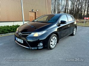 Melns Toyota Auris 2013 Tallina, ar dzinēja tilpumu 1.60 L un nobraukumu 190 tūkst. km par 5790 €, foto  vietnē AUTOMOTO.COM.LV