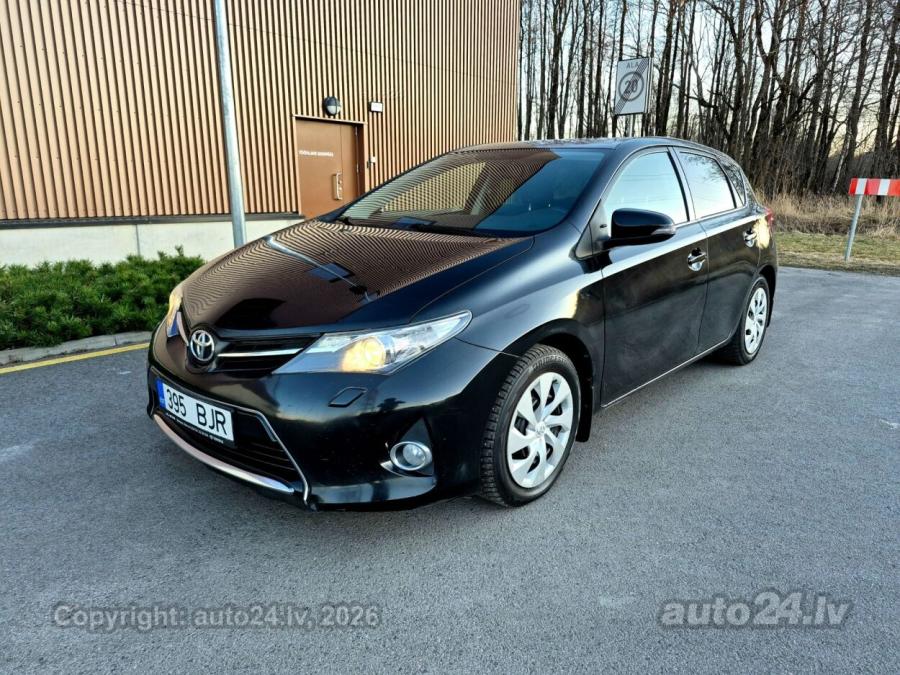 Melns Toyota Auris 2013 Tallina, ar dzinēja tilpumu 1.60 L un nobraukumu 190 tūkst. km par 5790 €, foto 1 vietnē AUTOMOTO.COM.LV