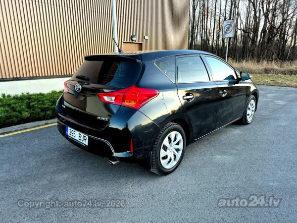 Melns Toyota Auris 2013 Tallina, ar dzinēja tilpumu 1.60 L un nobraukumu 190 tūkst. km par 5790 €, foto 4 vietnē AUTOMOTO.COM.LV