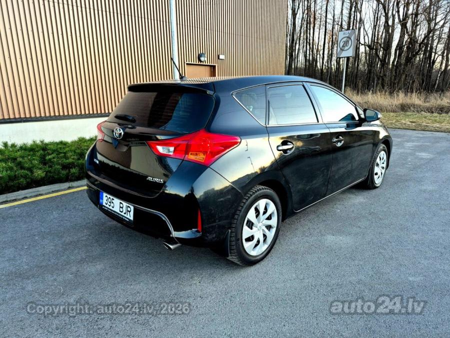 Melns Toyota Auris 2013 Tallina, ar dzinēja tilpumu 1.60 L un nobraukumu 190 tūkst. km par 5790 €, foto 4 vietnē AUTOMOTO.COM.LV