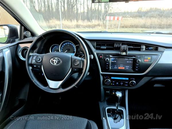 Melns Toyota Auris 2013 Tallina, ar dzinēja tilpumu 1.60 L un nobraukumu 190 tūkst. km par 5790 €, foto 7 vietnē AUTOMOTO.COM.LV
