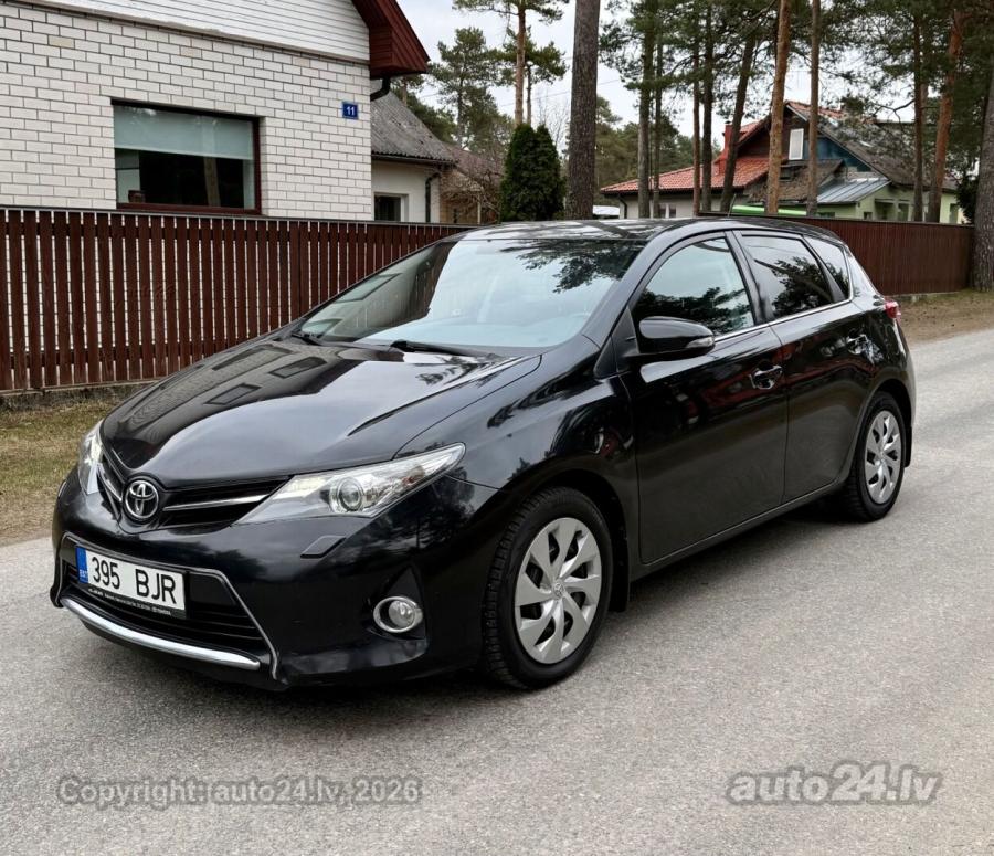 Melns Toyota Auris 2013 Tallina, ar dzinēja tilpumu 1.60 L un nobraukumu 190 tūkst. km par 6990 €, foto 1 vietnē AUTOMOTO.COM.LV