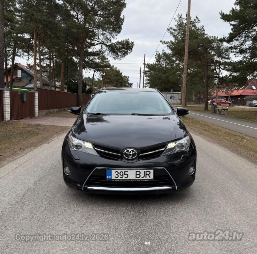 Melns Toyota Auris 2013 Tallina, ar dzinēja tilpumu 1.60 L un nobraukumu 190 tūkst. km par 6990 €, foto 3 vietnē AUTOMOTO.COM.LV