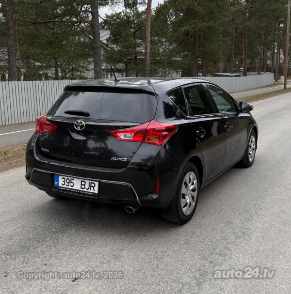 Black Toyota Auris 2013 in Tallinn, with an engine capacity of 1.60 L and mileage of 190 thousand km for 6990 €, photo 5 on AUTOMOTO.COM.LV