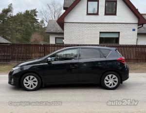 Black Toyota Auris 2013 in Tallinn, with an engine capacity of 1.60 L and mileage of 190 thousand km for 6990 €, photo 2 on AUTOMOTO.COM.LV