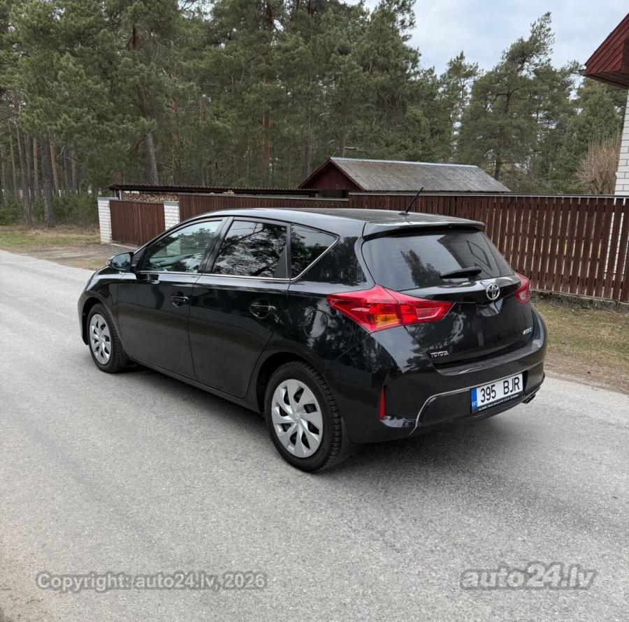 Black Toyota Auris 2013 in Tallinn, with an engine capacity of 1.60 L and mileage of 190 thousand km for 6990 €, photo 7 on AUTOMOTO.COM.LV