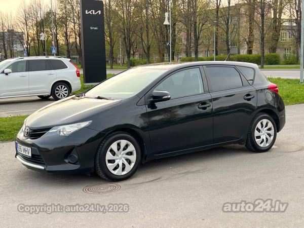 Черный Тойота Аурис 2013 в Нарва, объемом двигателя 1.60 л и пробегом 214 тыс. км за 4999 €, фото 1 на AUTOMOTO.COM.LV
