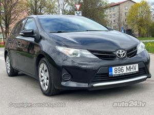 Black Toyota Auris 2013 in Narva, with an engine capacity of 1.60 L and mileage of 214 thousand km for 4999 €, photo 3 on AUTOMOTO.COM.LV