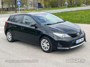 Black Toyota Auris 2013 in Narva, with an engine capacity of 1.60 L and mileage of 214 thousand km for 4999 €, photo 5 on AUTOMOTO.COM.LV