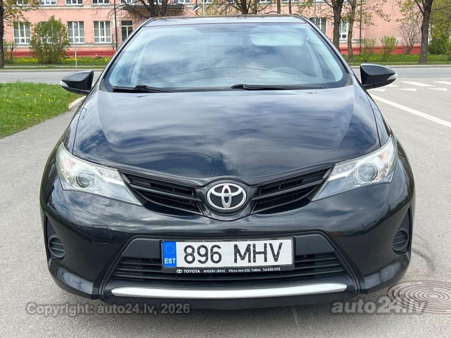 Black Toyota Auris 2013 in Narva, with an engine capacity of 1.60 L and mileage of 214 thousand km for 4999 €, photo 7 on AUTOMOTO.COM.LV