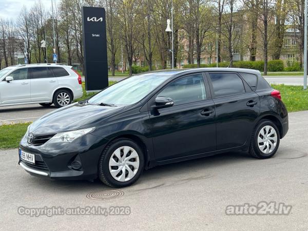 Черный Тойота Аурис 2013 в Нарва, объемом двигателя 1.60 л и пробегом 214 тыс. км за 4999 €, фото 7 на AUTOMOTO.COM.LV
