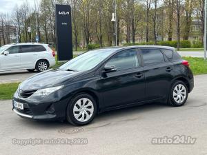 Black Toyota Auris 2013 in Narva, with an engine capacity of 1.60 L and mileage of 214 thousand km for 4999 €, photo 8 on AUTOMOTO.COM.LV