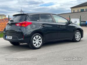 Black Toyota Auris 2013 in Narva, with an engine capacity of 1.60 L and mileage of 214 thousand km for 4999 €, photo 9 on AUTOMOTO.COM.LV