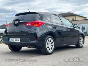Black Toyota Auris 2013 in Narva, with an engine capacity of 1.60 L and mileage of 214 thousand km for 4999 €, photo 10 on AUTOMOTO.COM.LV