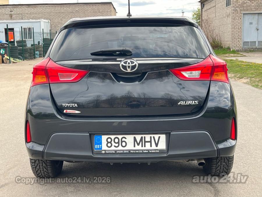 Black Toyota Auris 2013 in Narva, with an engine capacity of 1.60 L and mileage of 214 thousand km for 4999 €, photo 11 on AUTOMOTO.COM.LV