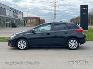 Black Toyota Auris 2013 in Narva, with an engine capacity of 1.60 L and mileage of 214 thousand km for 4999 €, photo 12 on AUTOMOTO.COM.LV