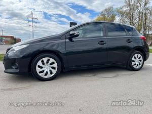 Black Toyota Auris 2013 in Narva, with an engine capacity of 1.60 L and mileage of 214 thousand km for 4999 €, photo 14 on AUTOMOTO.COM.LV