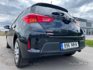 Black Toyota Auris 2013 in Narva, with an engine capacity of 1.60 L and mileage of 214 thousand km for 4999 €, photo 16 on AUTOMOTO.COM.LV