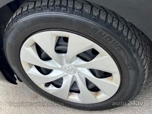 Black Toyota Auris 2013 in Narva, with an engine capacity of 1.60 L and mileage of 214 thousand km for 4999 €, photo 17 on AUTOMOTO.COM.LV
