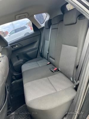 Black Toyota Auris 2013 in Narva, with an engine capacity of 1.60 L and mileage of 214 thousand km for 4999 €, photo 18 on AUTOMOTO.COM.LV