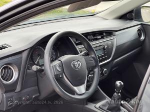 Black Toyota Auris 2013 in Narva, with an engine capacity of 1.60 L and mileage of 214 thousand km for 4999 €, photo 19 on AUTOMOTO.COM.LV