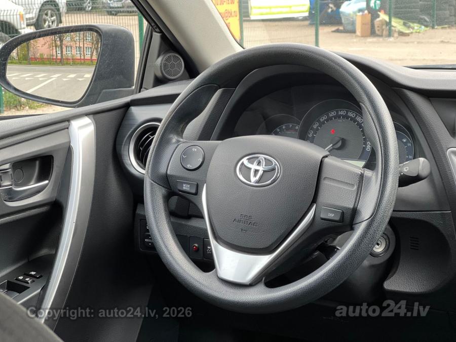 Black Toyota Auris 2013 in Narva, with an engine capacity of 1.60 L and mileage of 214 thousand km for 4999 €, photo 21 on AUTOMOTO.COM.LV