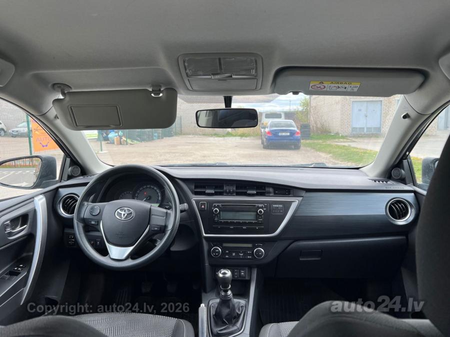 Black Toyota Auris 2013 in Narva, with an engine capacity of 1.60 L and mileage of 214 thousand km for 4999 €, photo 22 on AUTOMOTO.COM.LV