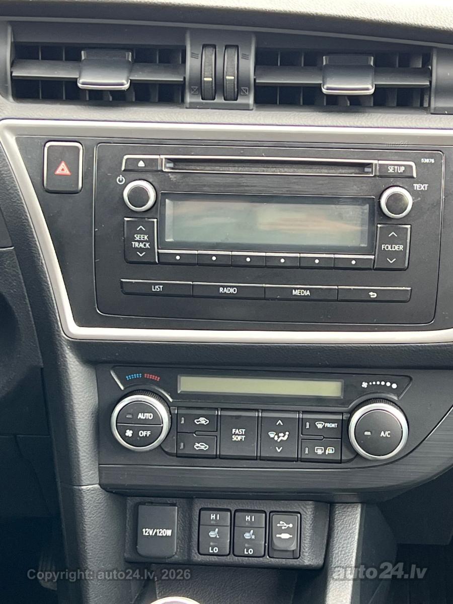 Black Toyota Auris 2013 in Narva, with an engine capacity of 1.60 L and mileage of 214 thousand km for 4999 €, photo 24 on AUTOMOTO.COM.LV