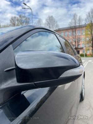 Black Toyota Auris 2013 in Narva, with an engine capacity of 1.60 L and mileage of 214 thousand km for 4999 €, photo 25 on AUTOMOTO.COM.LV